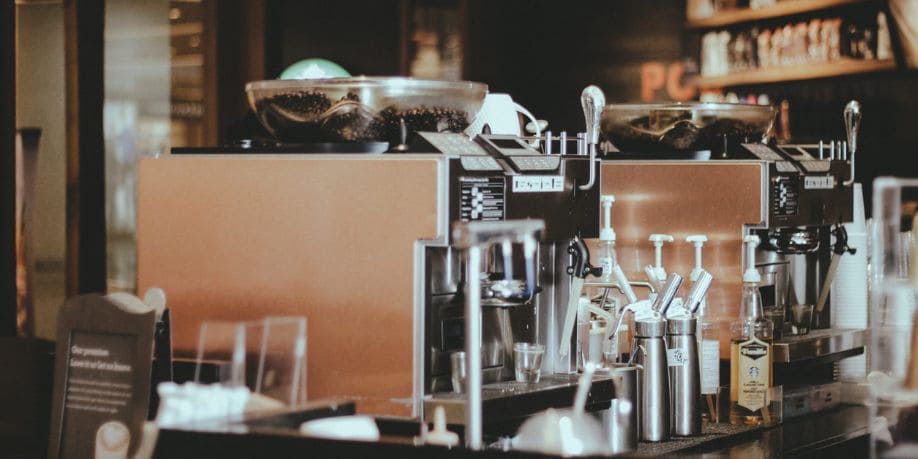 Starbucks presenta su propio ‘robot barista’ para personalizar las ...